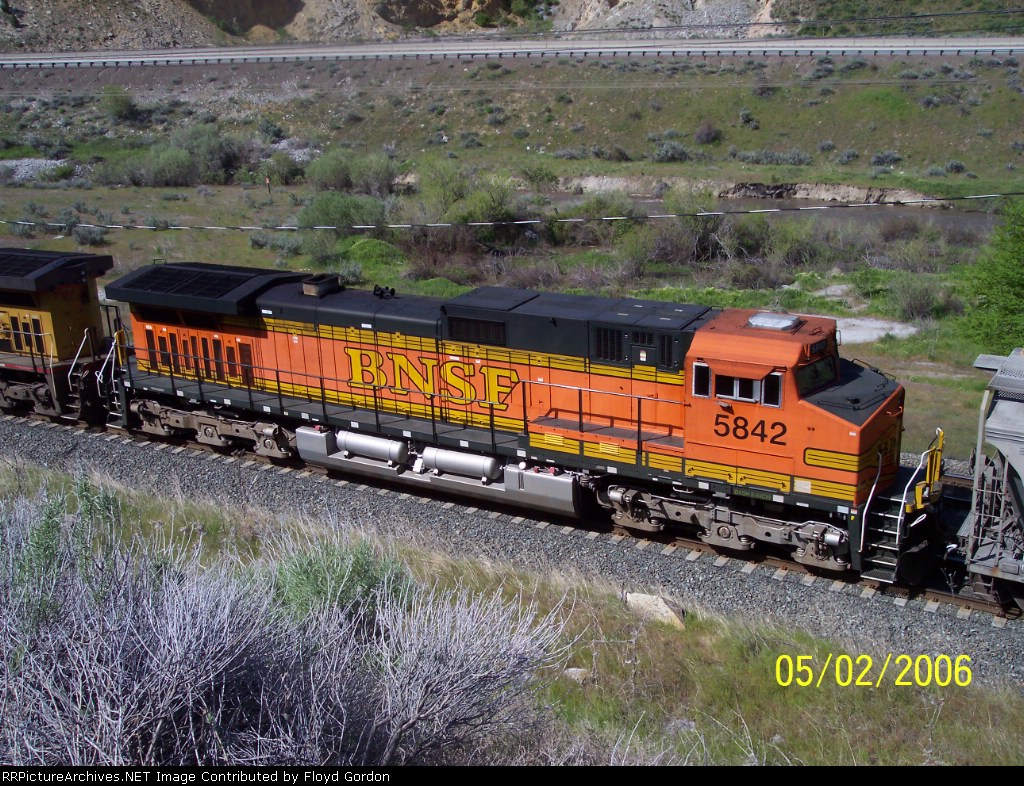 BNSF 5842